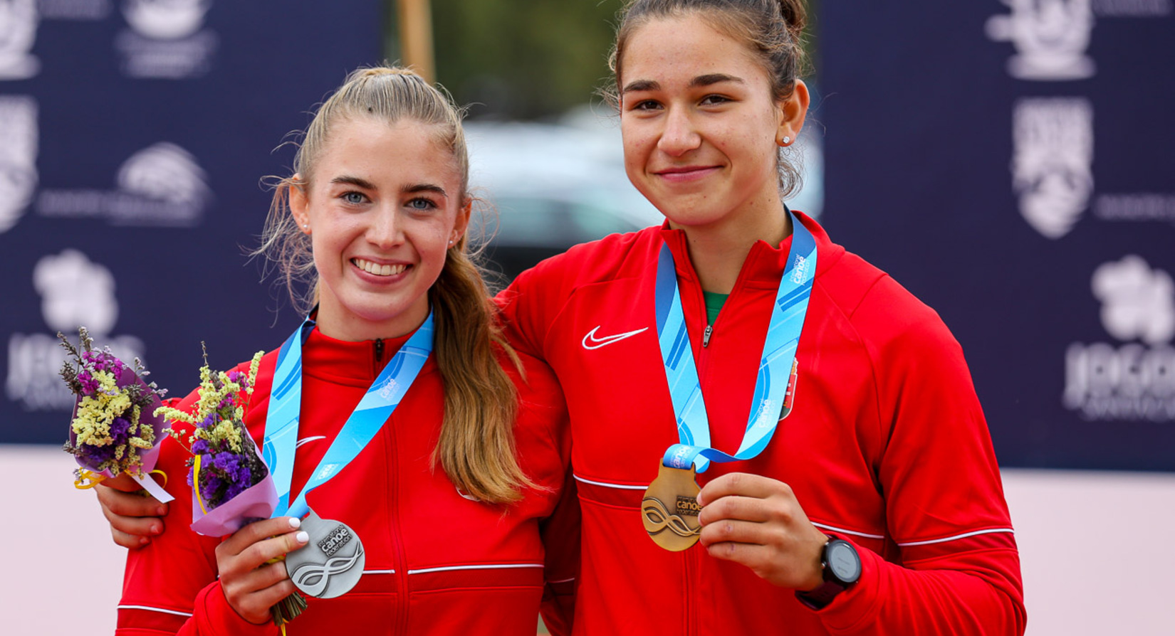 Kisbán Zsófia ezüstérmes, kettős magyar siker az ifjúságiaknál | Kajak ...